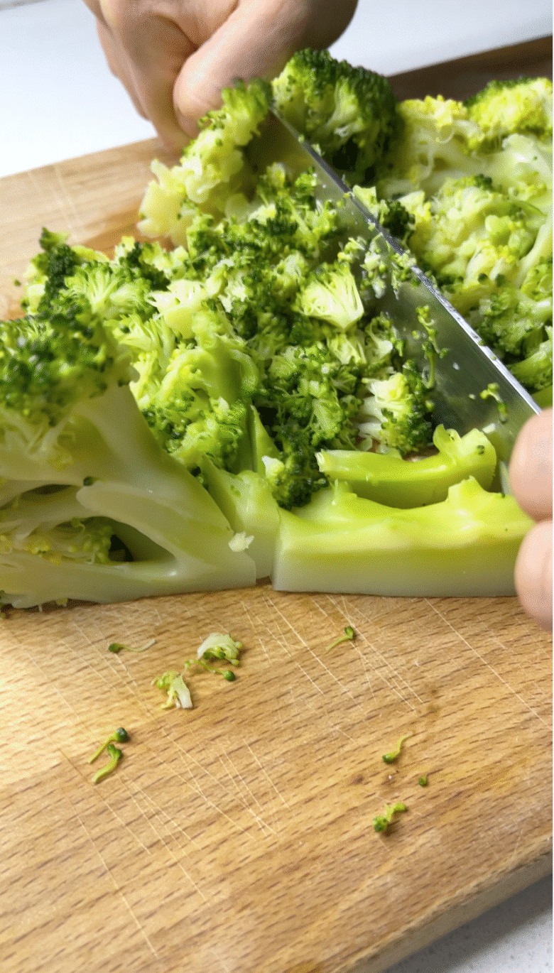 Cheesy Broccoli Sticks (Crispy, Baked & Kid-Friendly) - healthyfloflo
