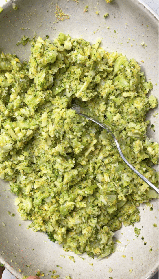 Cheesy Broccoli Sticks (Crispy, Baked & Kid-Friendly) - healthyfloflo