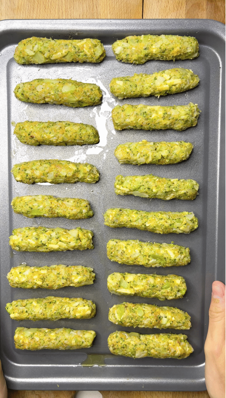 Cheesy Broccoli Sticks (Crispy, Baked & Kid-Friendly) - healthyfloflo